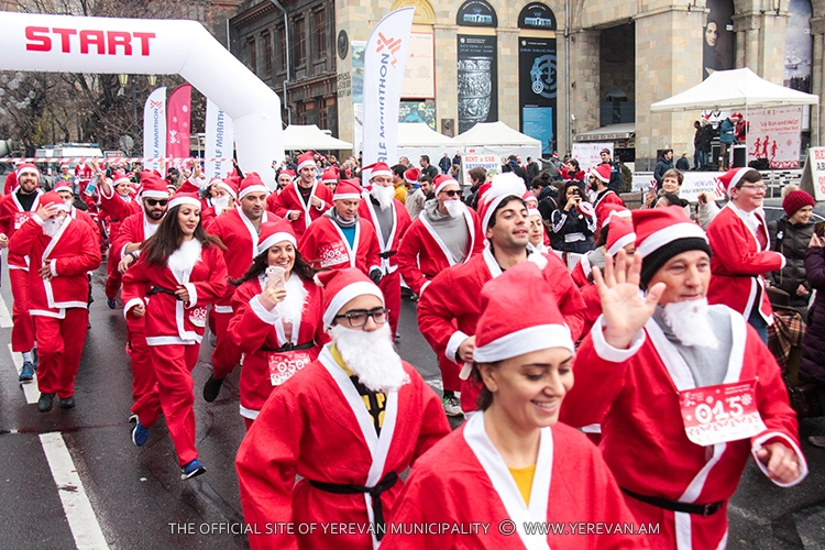 Yerevan hosts Santa Claus charity race - Panorama | Armenian news
